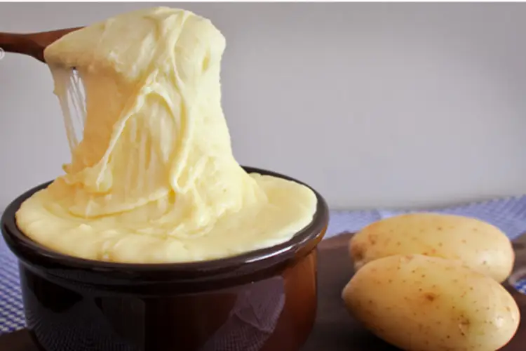 Receita de Aligot purê de dois queijos elástico - Receitas Brasileiras