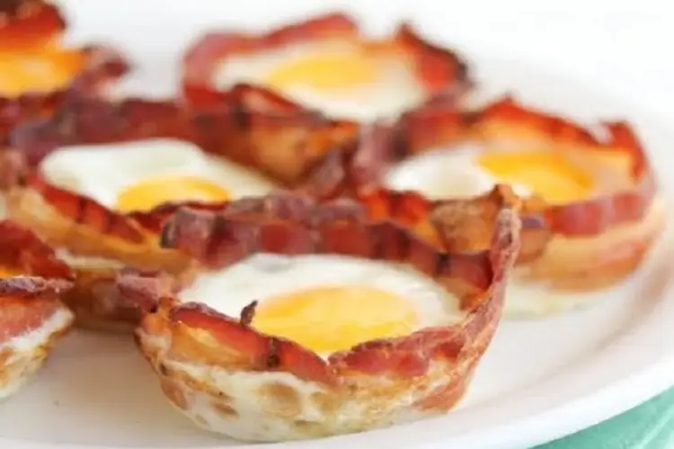Ovos No Copo de Bacon - Receitas Brasileiras