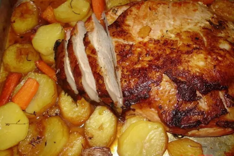 Receita de Pernil Assado com Batatas - Receitas Brasileiras